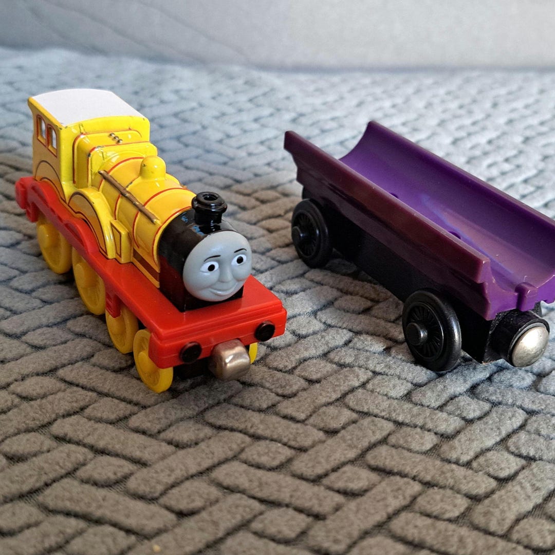 THOMAS Train Lot Yellow MOLLY With PURPLE Barrel Car Vintage Thomas ...