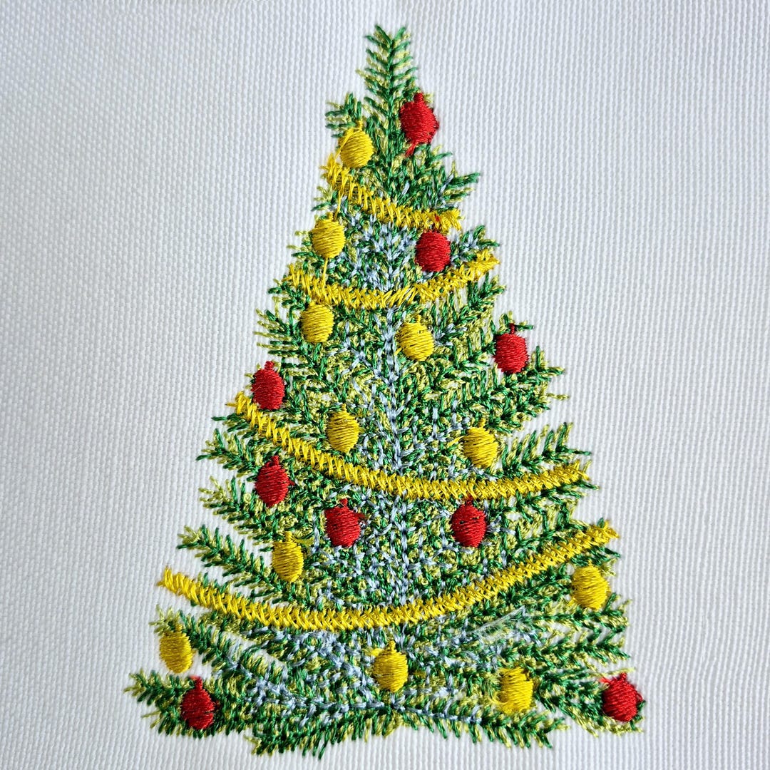Realistic Christmas Tree Embroidery Design, 5 Sizes, Vintage Classic ...
