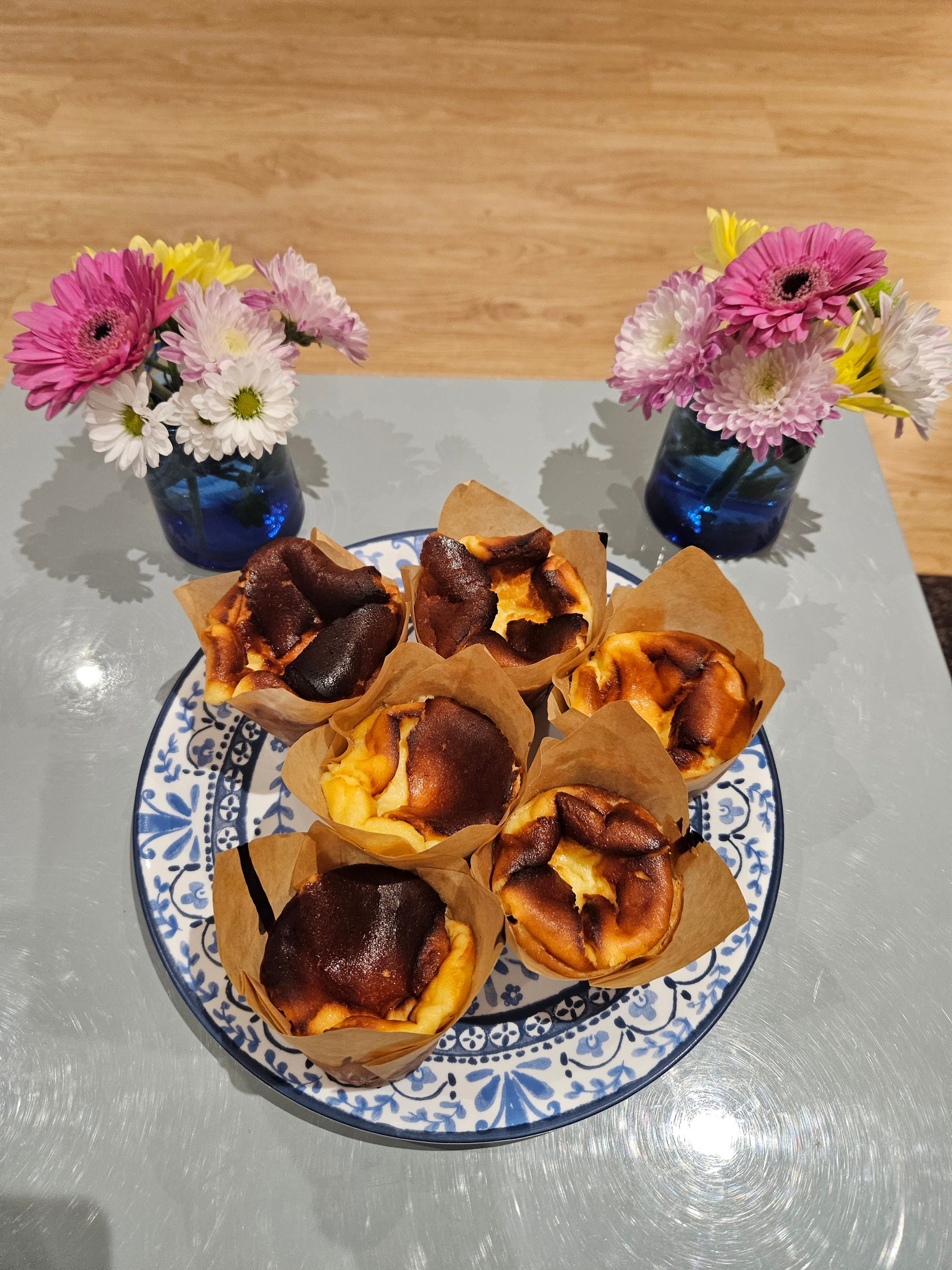 6 Homemade Muffins Cupcakes Spanish Burnt Basque Cheesecake - San ...