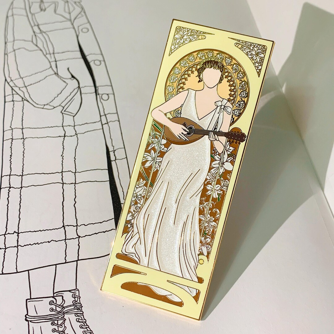 Taylor Swift Willow Enamel Pin for Swifties - Etsy