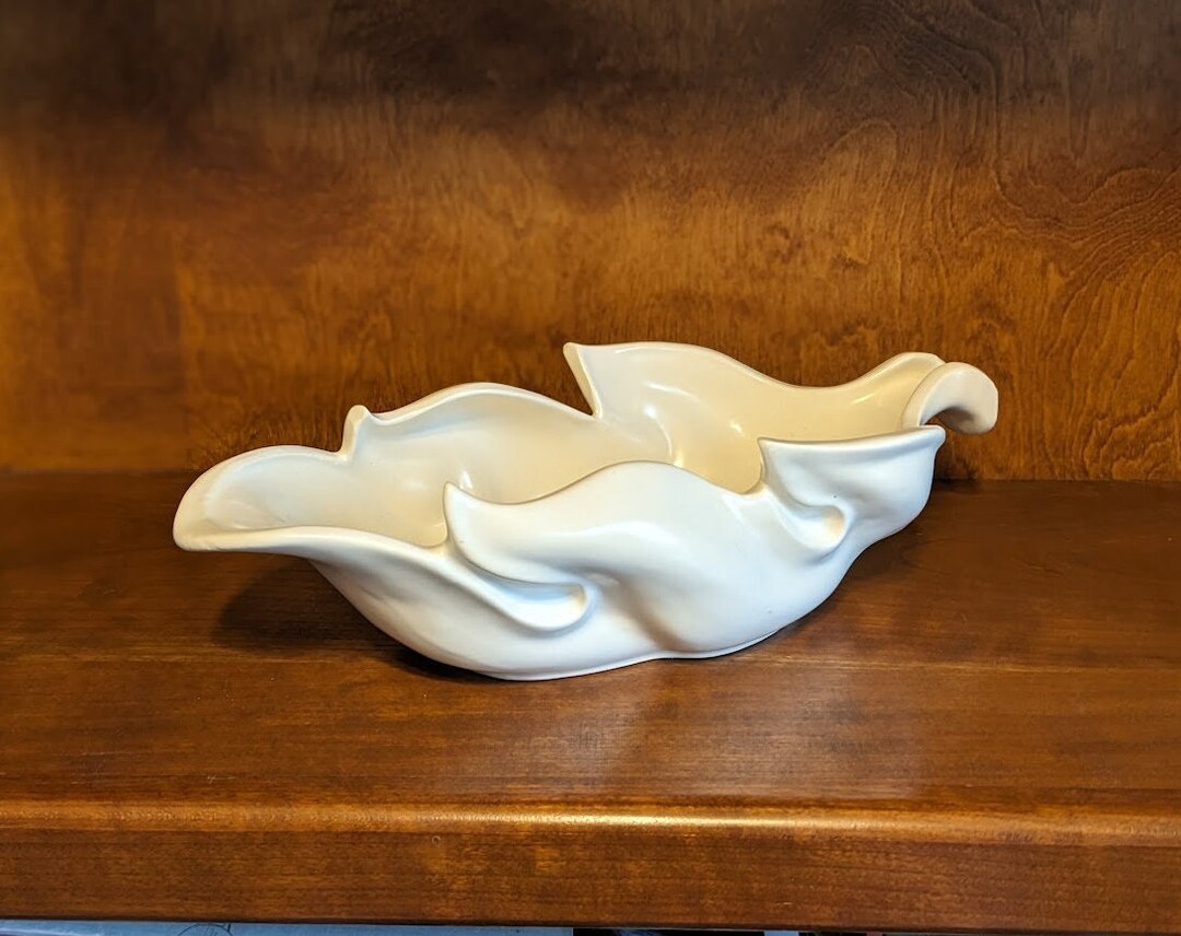 Hull Pottery IMPERIAL F24 Creamy White Leaf Dish or Bowl ~ F24 USA - Etsy
