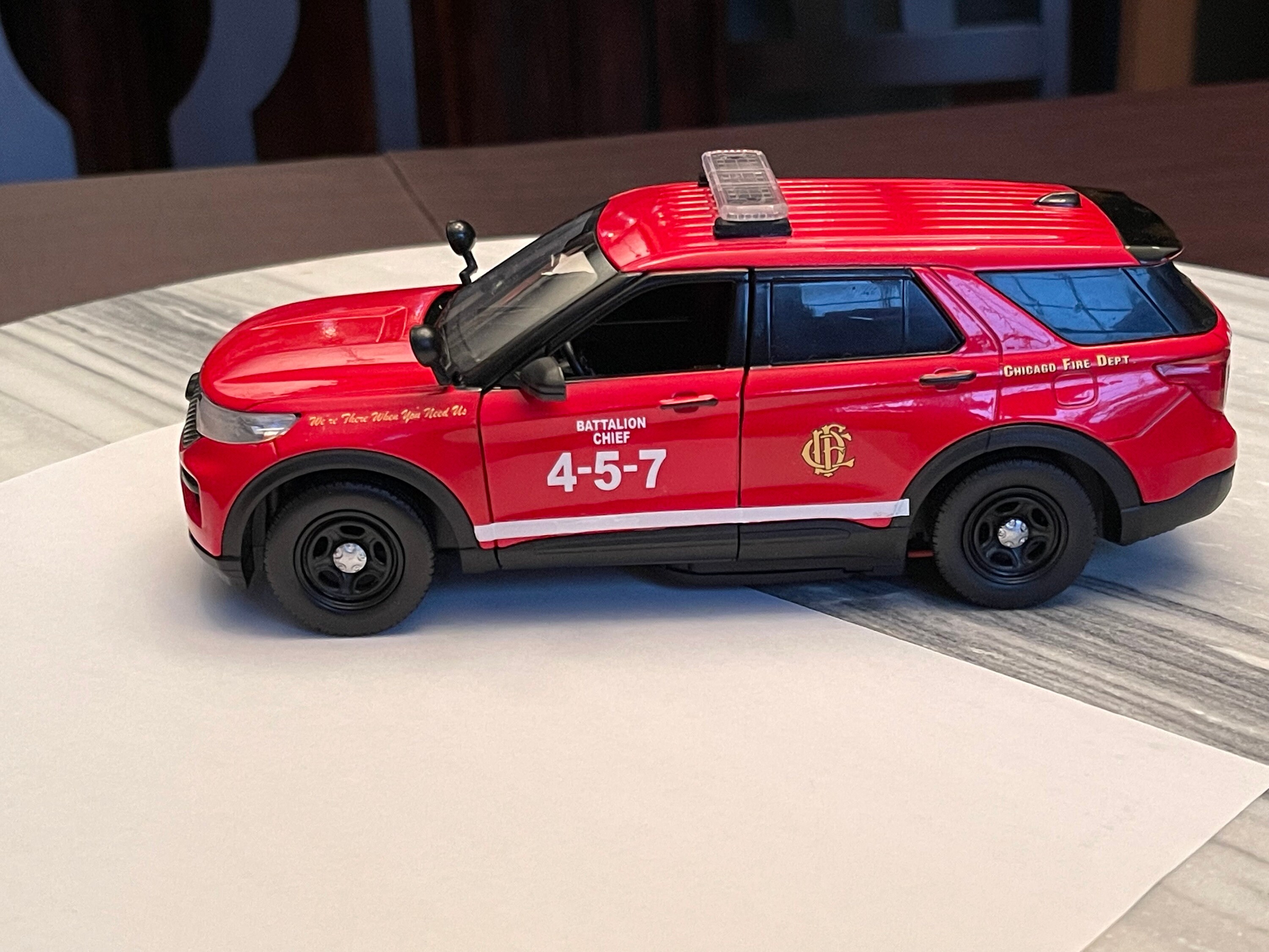 1/24 Chicago Fire Dept BATTALION CHIEF NEW 2022 Ford Explorer Diecast ...