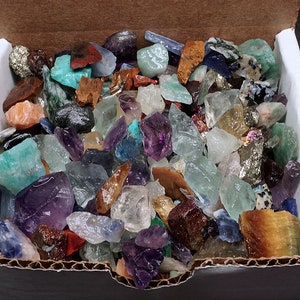 Crafters Collection 1/2 Lb Natural Crystals Mineral Specimens Mixed ...