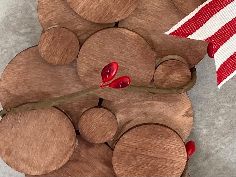 Wood Disc Christmas Wreath / Rustic Home Decor / Farmhouse Winter ...