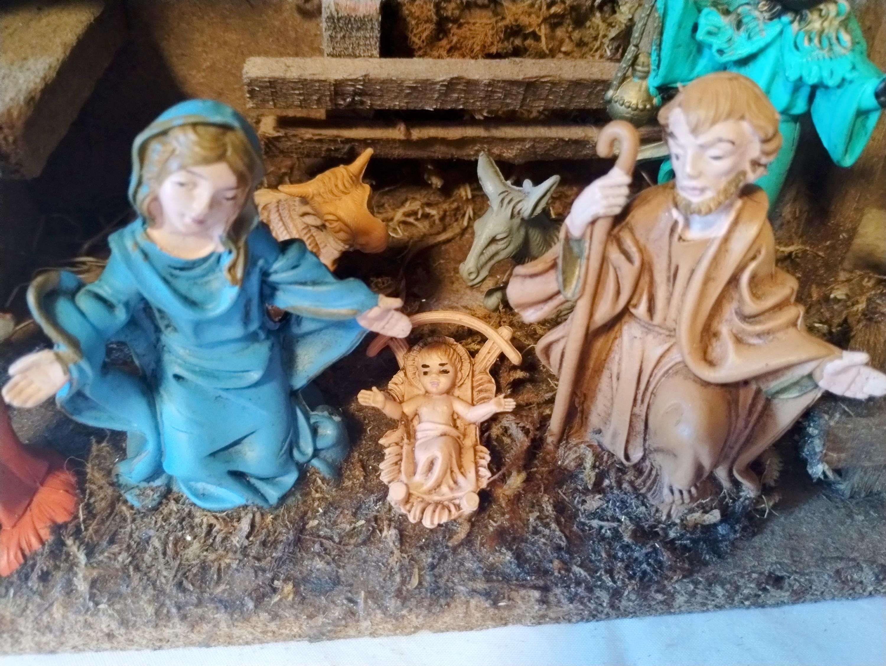 Vintage Italy Nativity, Vintage Creche With 2 Vintage Fontanini Figural ...