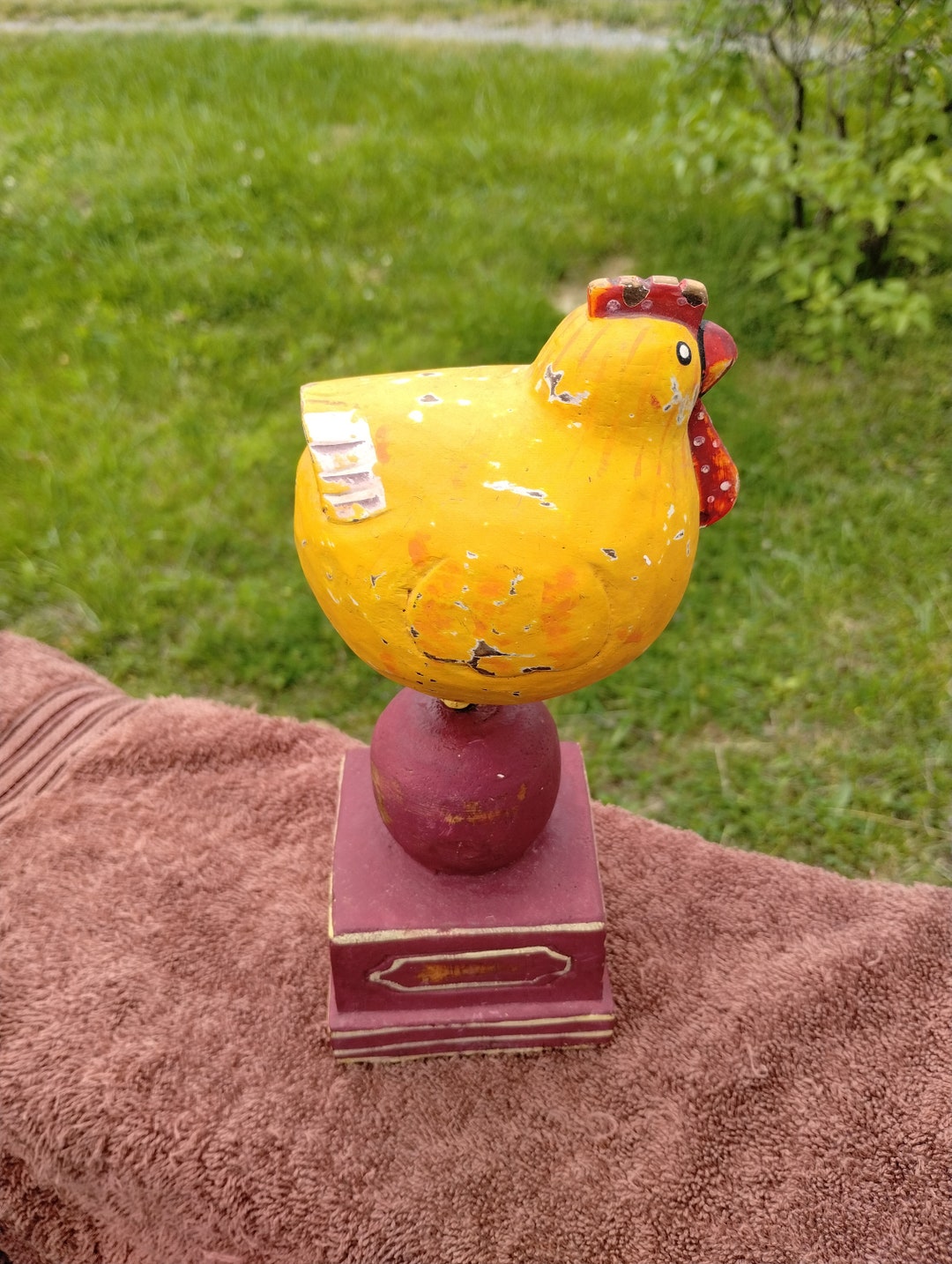 Foreside Rustic 8 by 3 Wood Hand Painted Rustic Cracked Chicken Hen ...