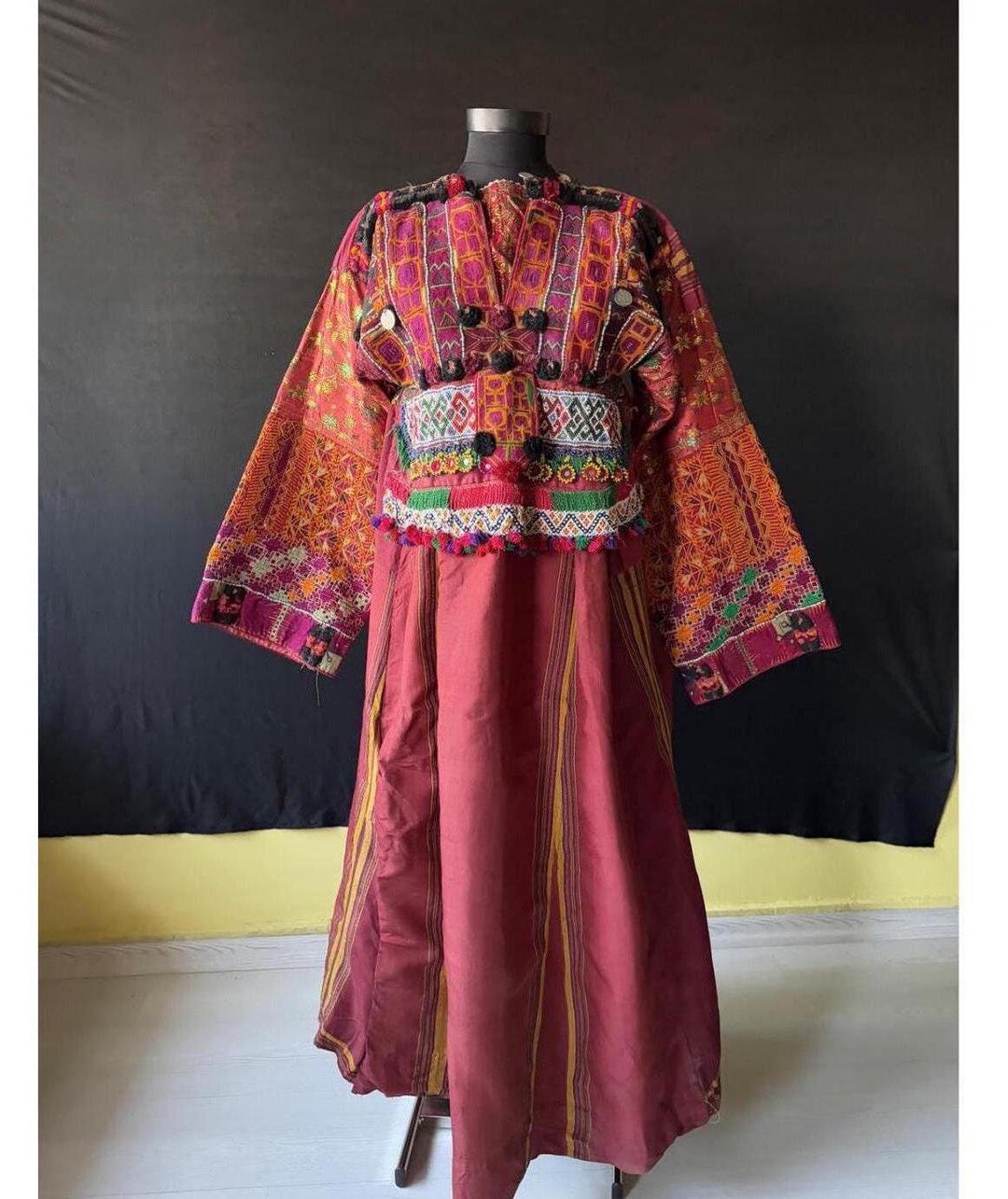 Vintage Traditional Kuchi Dress, Antique Embroidered Nomadic Kuchi ...