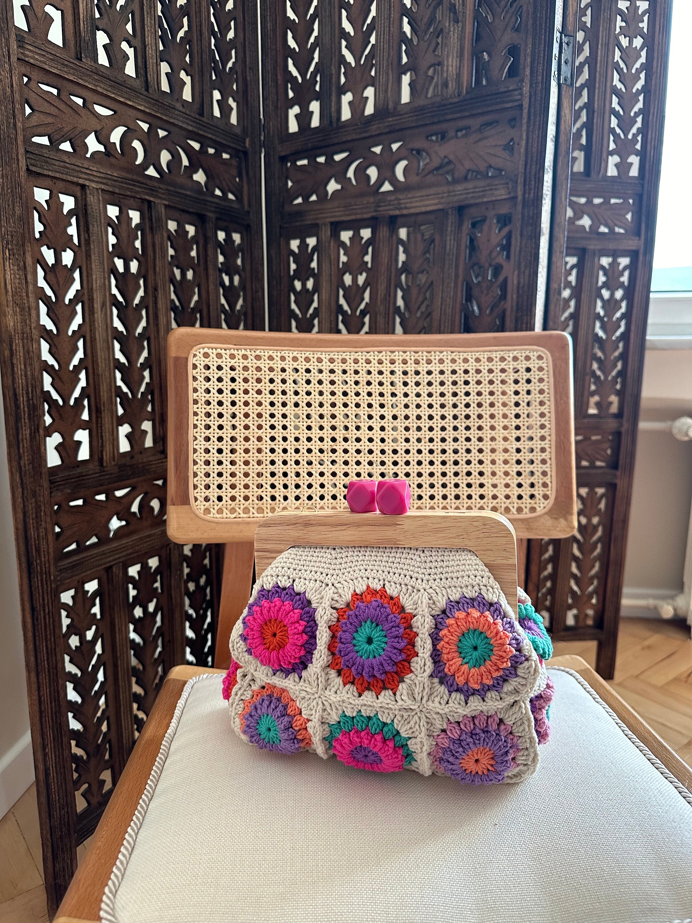 Crochet Vintage Granny Squares Clutch Bag With Wooden Clasp. Kiss Lock ...