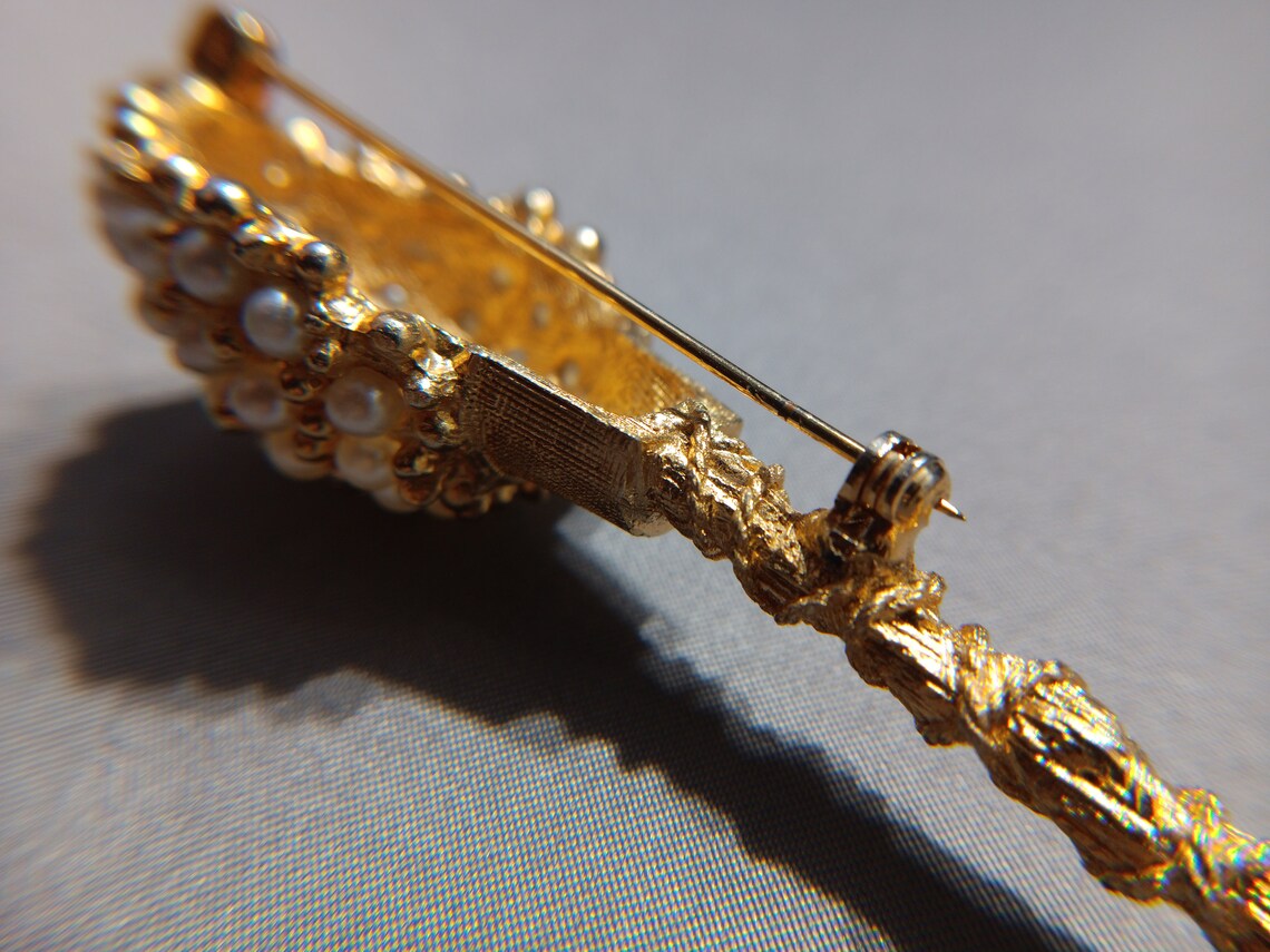 Gold Color Pearl Bead Spiritual Symbol Pine Cone Pin Enlightenment ...