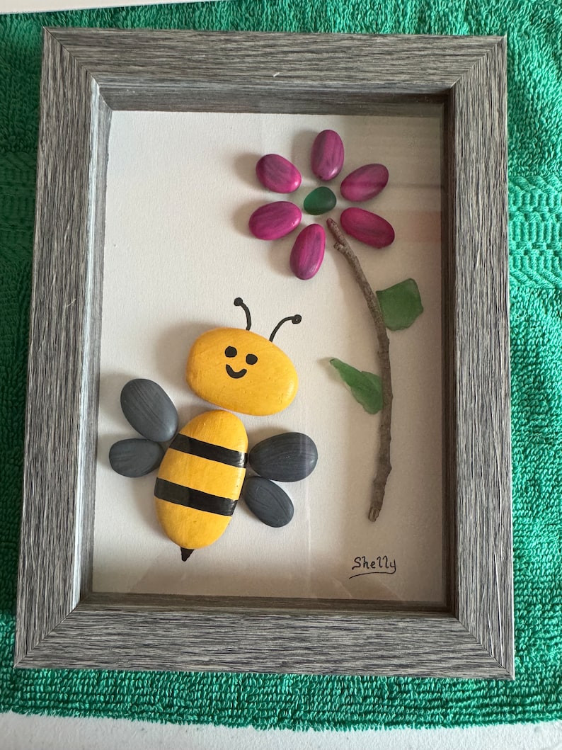 Bumble Bee / Pebble Art/ Bee Art / New Home / Cute Art / Nusery Decor ...