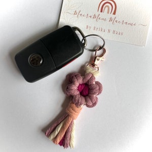 Macrame Daisy Keychain, Small Flower Key Ring Favors - Etsy