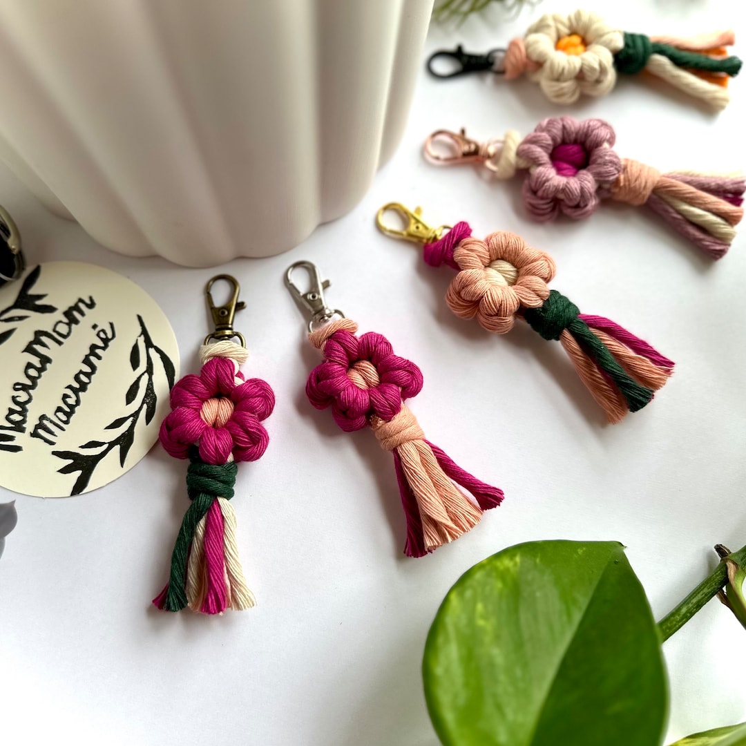 Macrame Daisy Keychain, Small Flower Key Ring Favors - Etsy