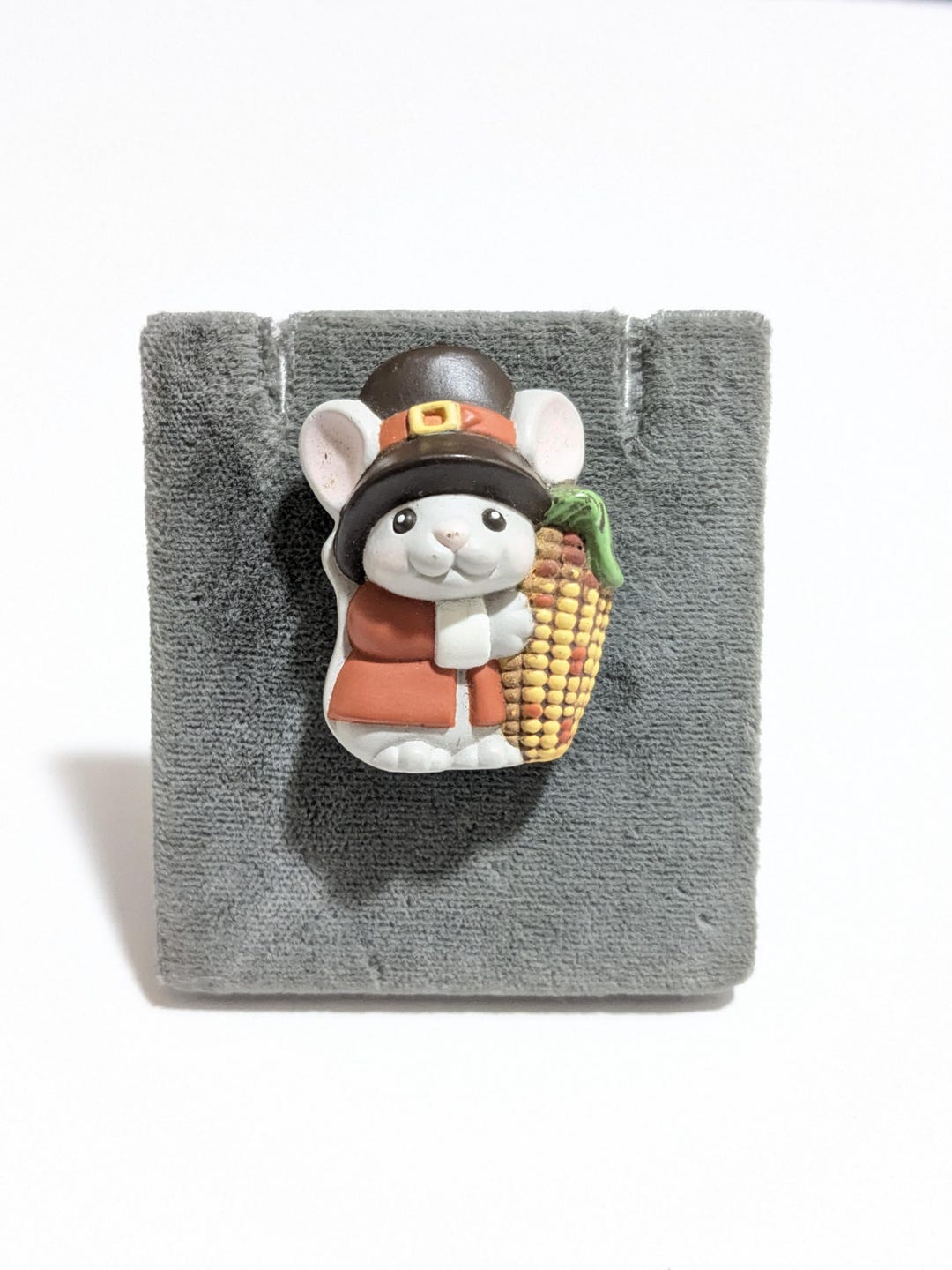Vintage Hallmark Thanksgiving Pin Pilgrim Mouse With Corn - Etsy