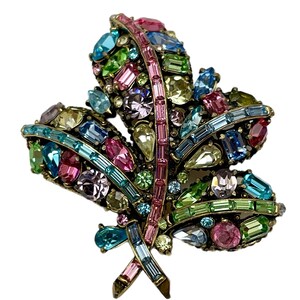 1955 Hollycraft Corp Demi Parure Pastel Baguette Rhinestone Floral ...