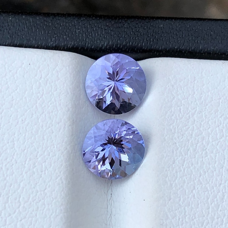 Buy 6MM Amazing Purple & Blue Tanzanite Round Pair 1.80 Cr Online in ...