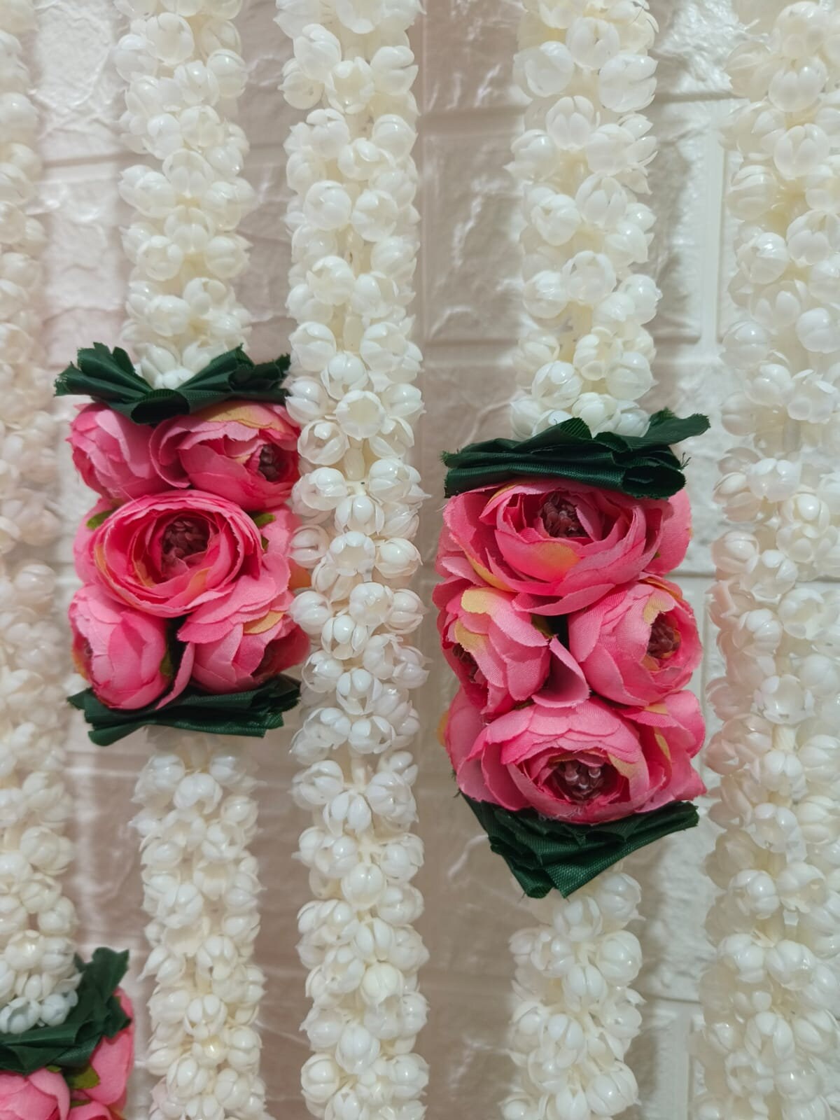 Mogra and Ranunculus Flower Bunches Garland, Jasmine South Indian ...