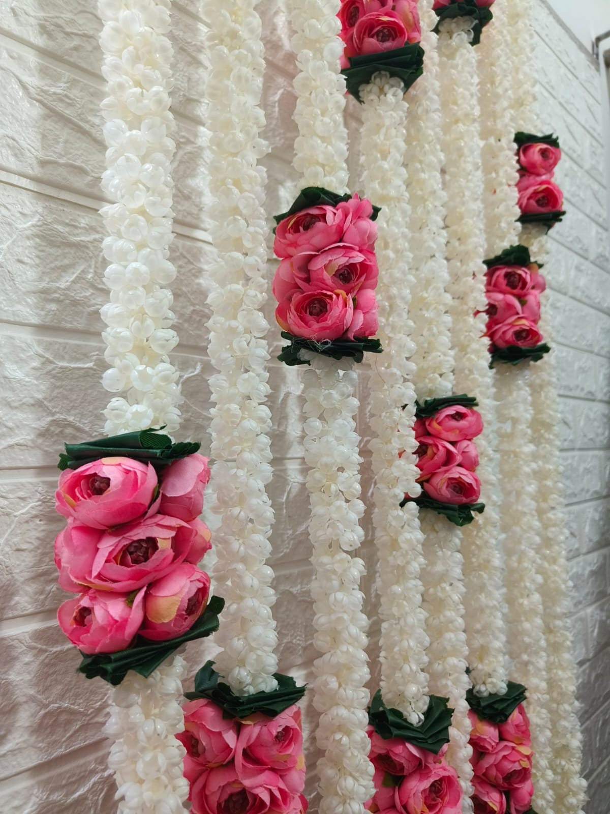 Mogra and Ranunculus Flower Bunches Garland, Jasmine South Indian ...
