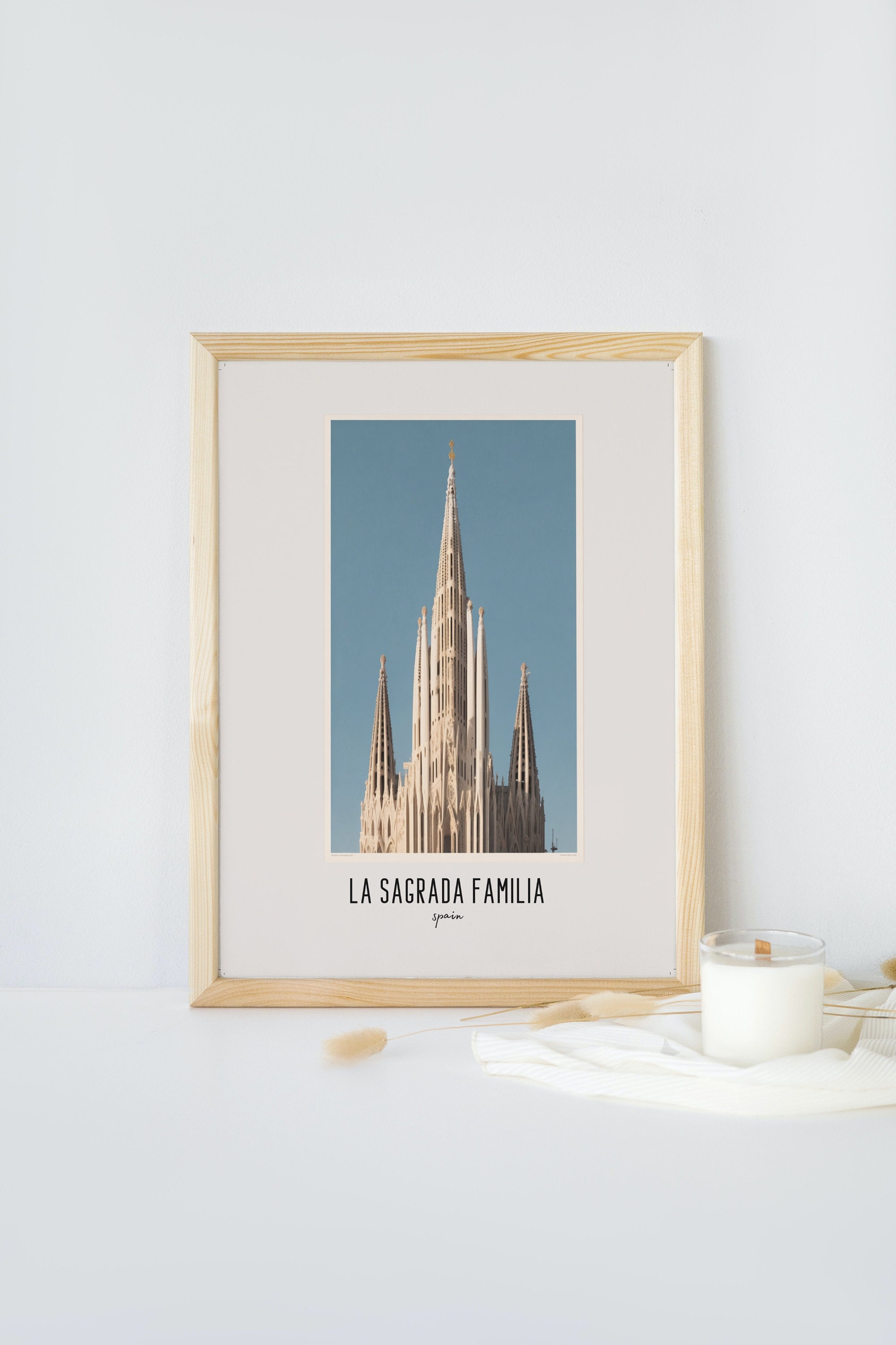 La Sagrada Familia- Digital Download -minimalist Style Printable Wall ...