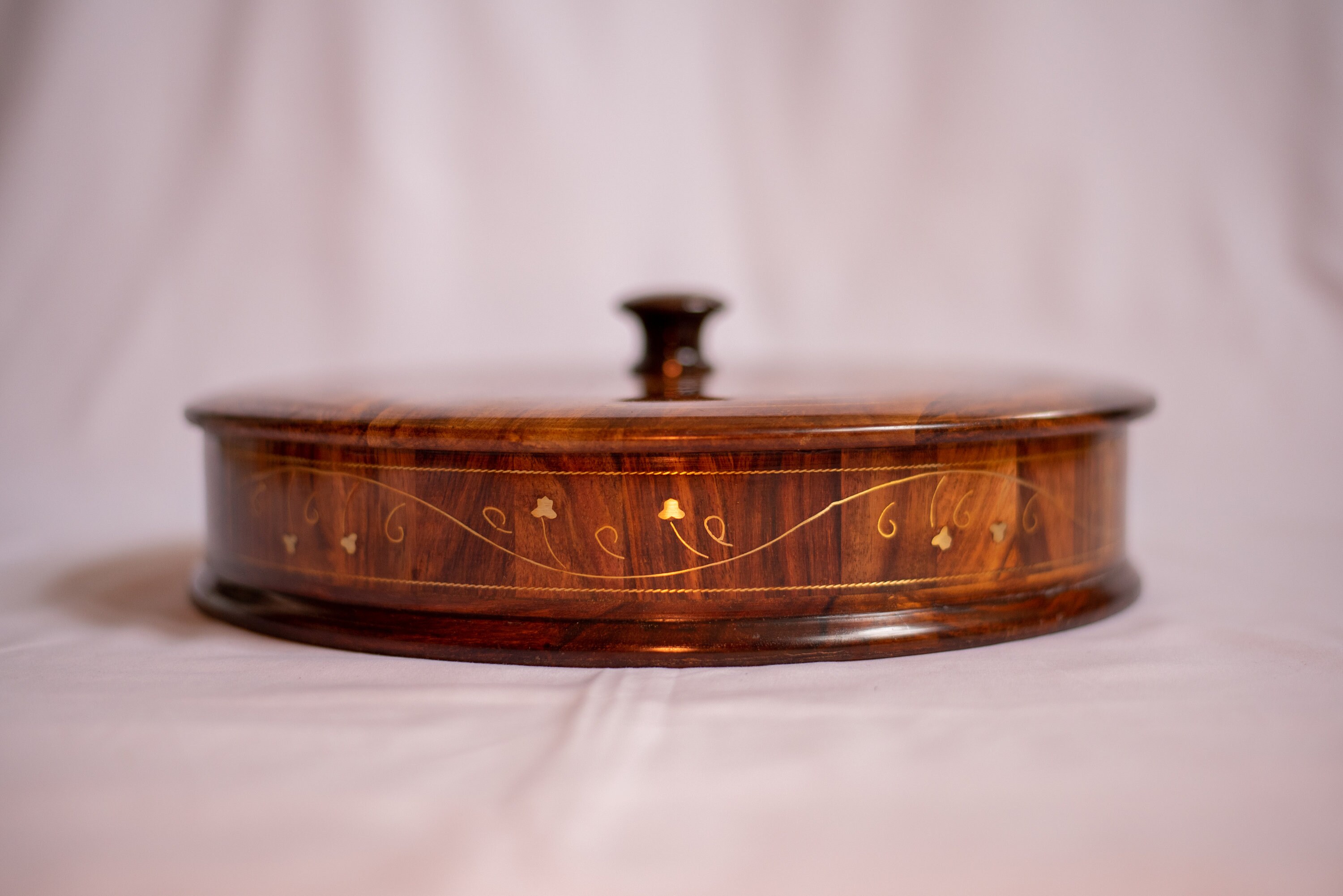 Handmade Wooden Round Dry Fruit Box Walnut Wood Gifts Wooden Art Wooden ...