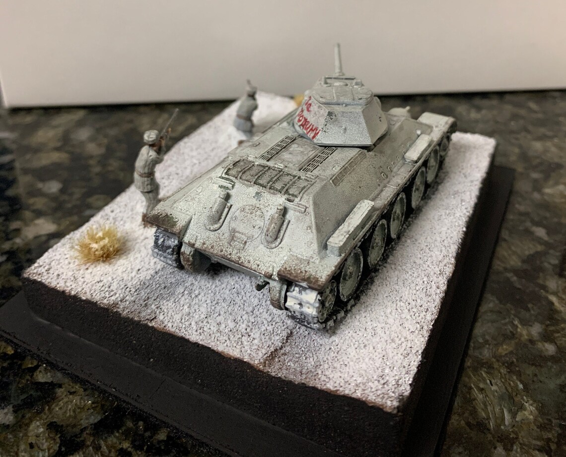 World War II Diorama T-34 Tank Advancing in the Snow - Etsy