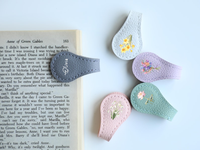Personalized Birth Flower Leather Bookmark: Magnetic Closure - Etsy