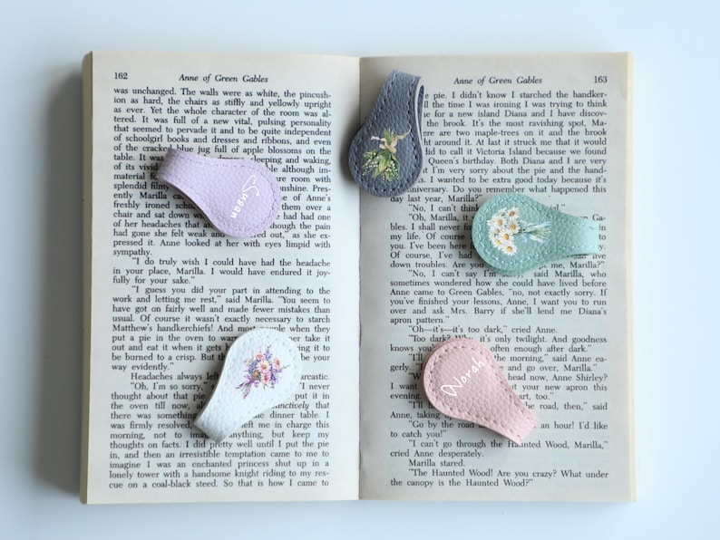 Personalized Birth Flower Leather Bookmark: Magnetic Closure - Etsy