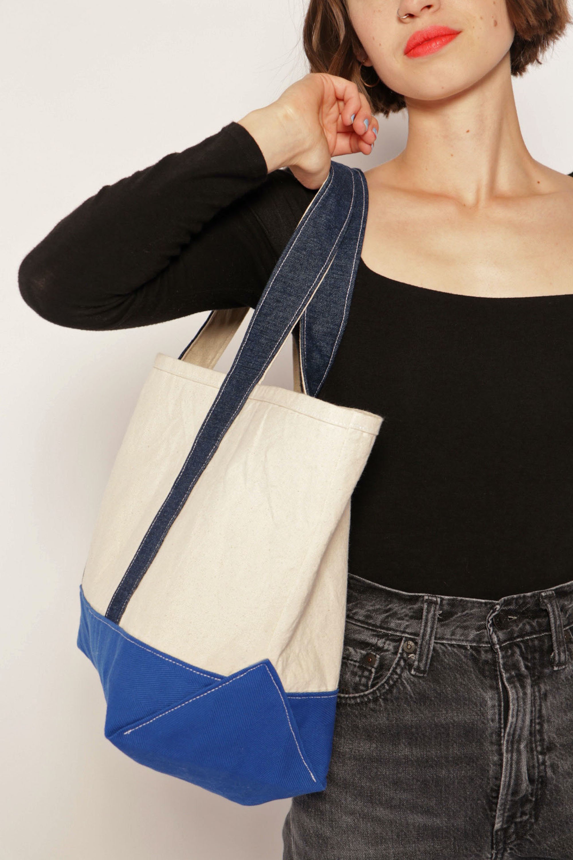 Neighborhood Day Tote, Canvas Tote Bag Sewing Pattern, Confident ...