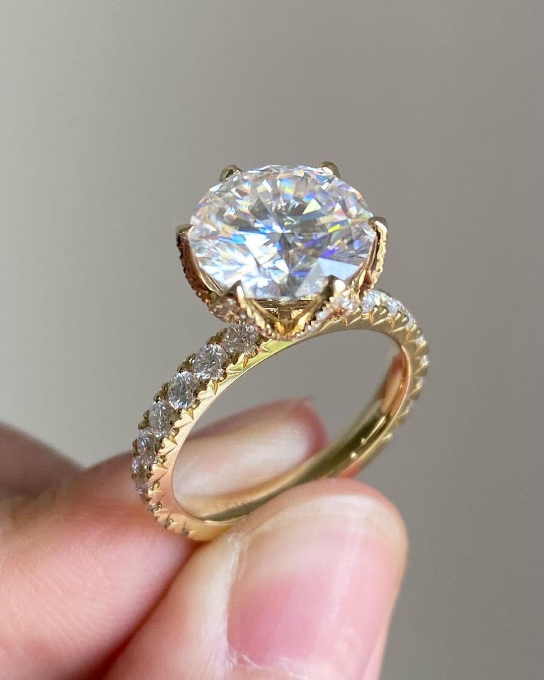 Tulip 4 Ct Round Brilliant Cut Moissanite Engagement Ring, Round Cut ...