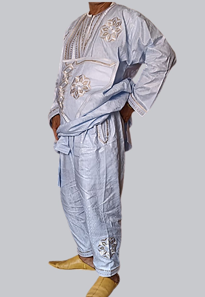 The Dar'a: Traditional Attire for Men in the Moroccan Sahara, Dar'a ...