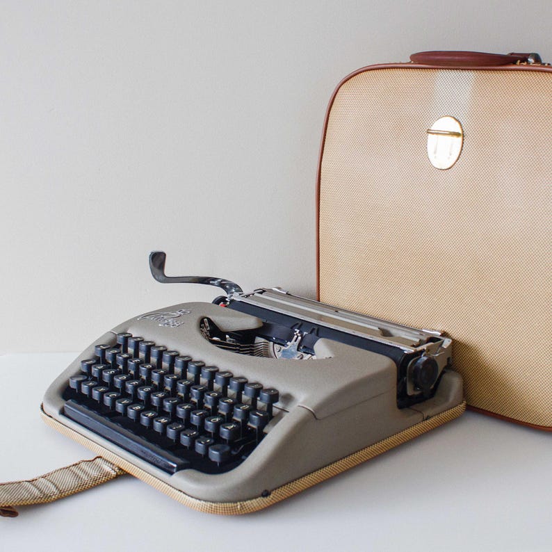 Princess 100 Typewriter: Portable 1960s Writer's Gift, Mothers Day - Etsy