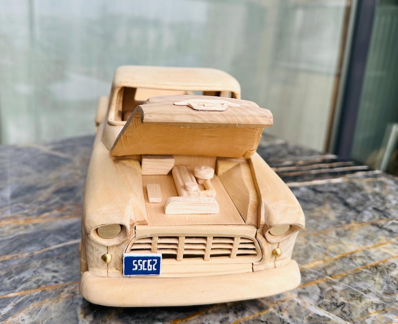 Modelo de camioneta Chevrolet 3200 de 1955, hecha a mano en madera de ...