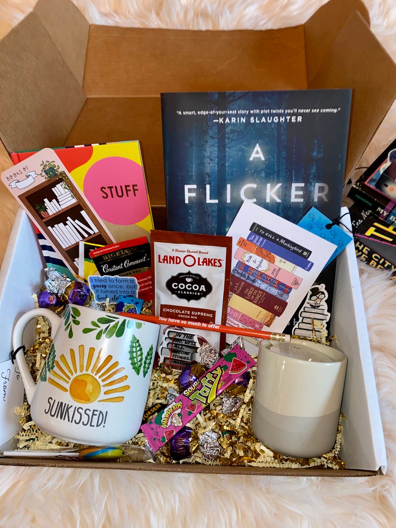 Mystery Book Box, Blind Date With a Book, Gift Box, Booktrovert Box ...