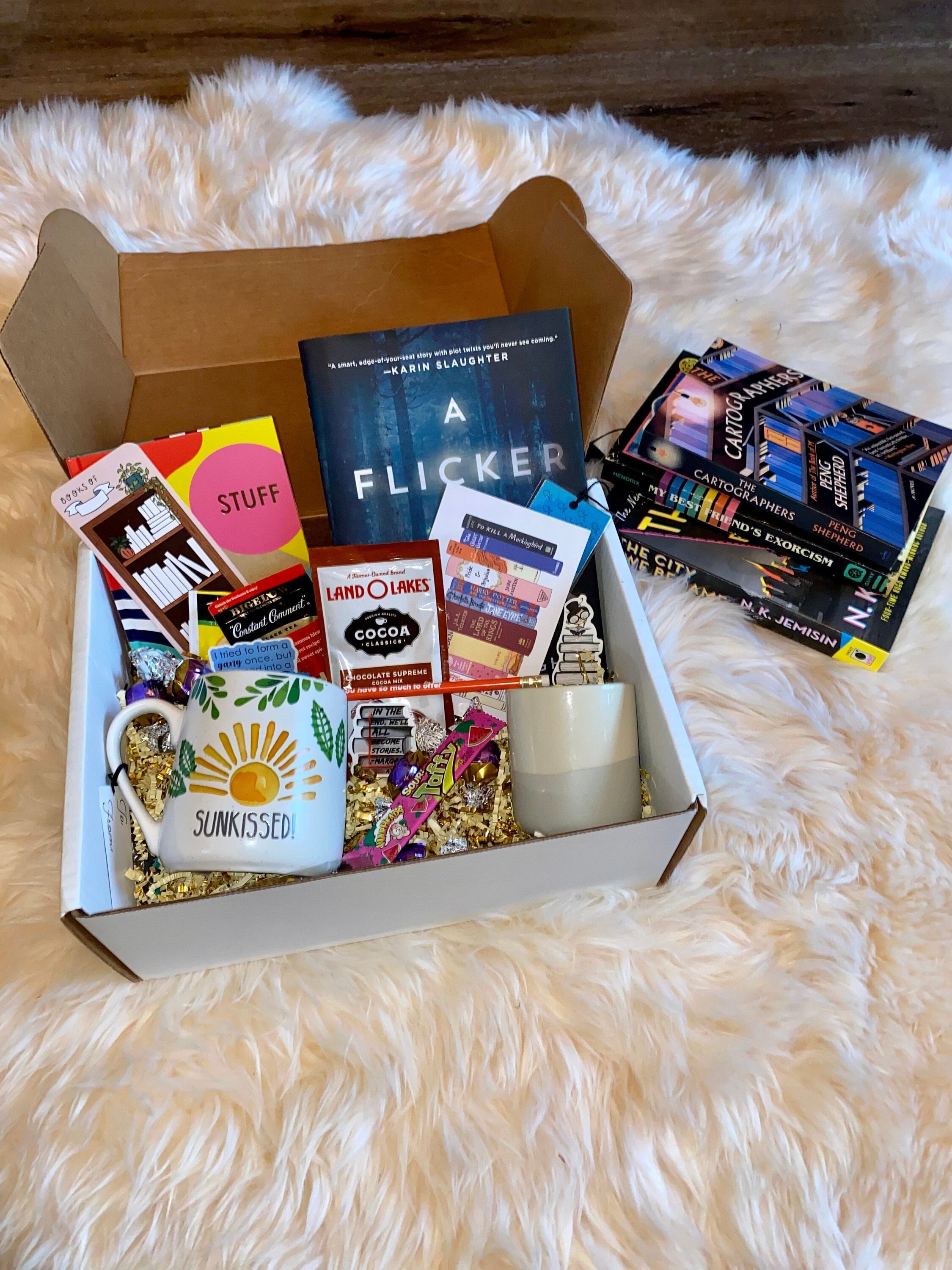 Mystery Book Box, Blind Date With a Book, Gift Box, Booktrovert Box ...