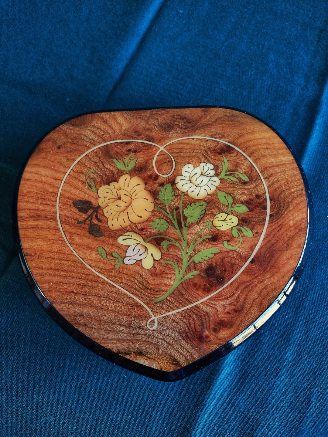 Heart-shaped Elm Music Box - Etsy