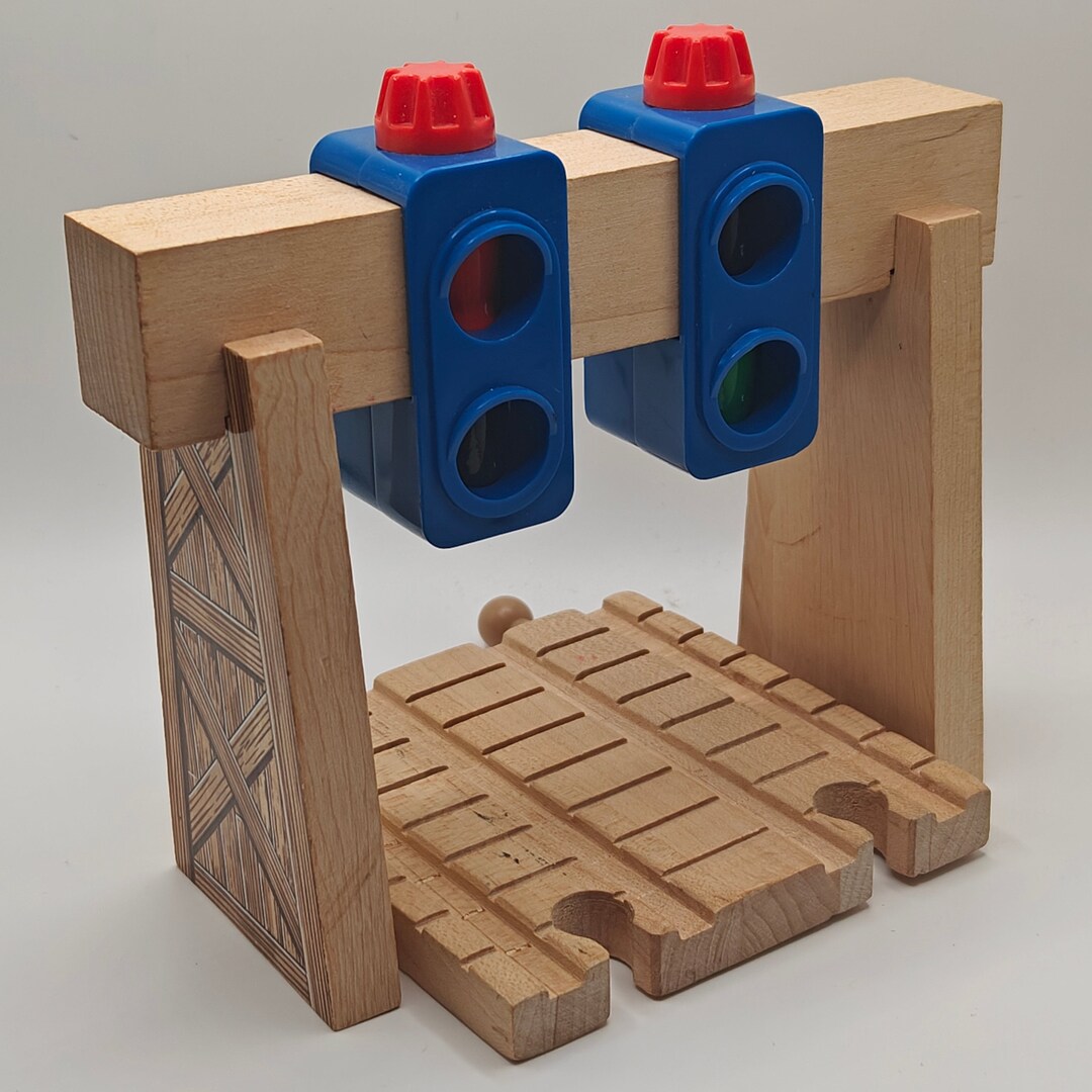 COMPLETE Over the Track Signal Thomas & Friends Wooden Railway LC99345 ...