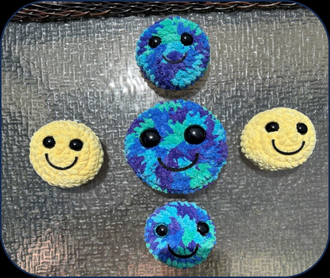 Smiley Face Crochet Pattern (3 SIZES Included) - Etsy