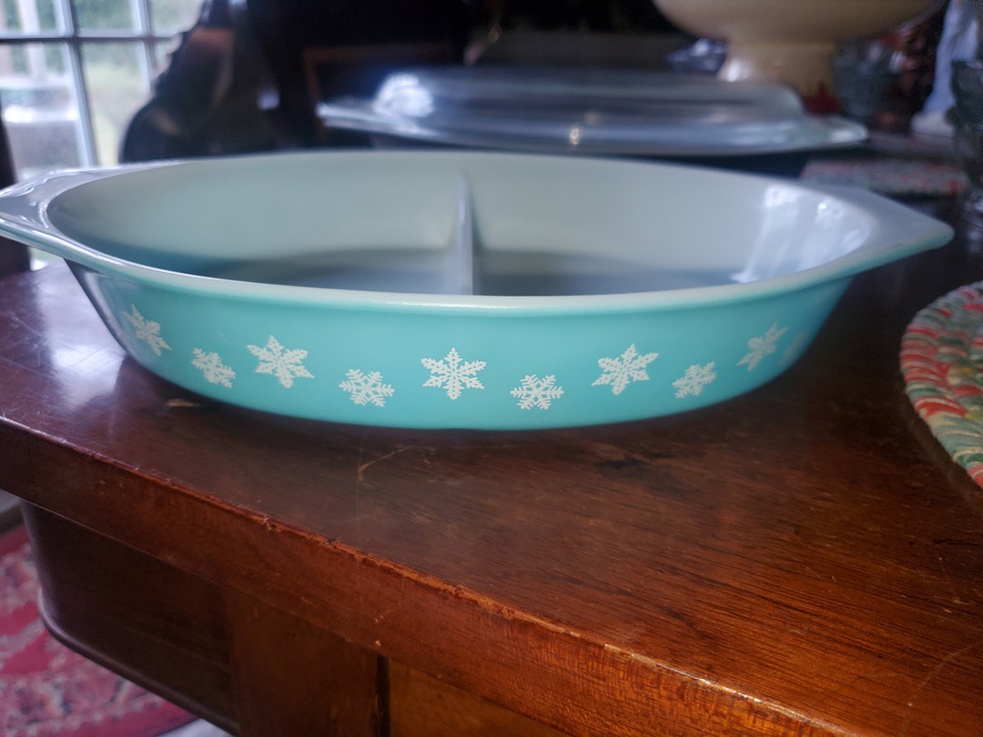 Vintage Pyrex Turquoise Snowflake 1 1/2 Quart Divided Casserole Split ...
