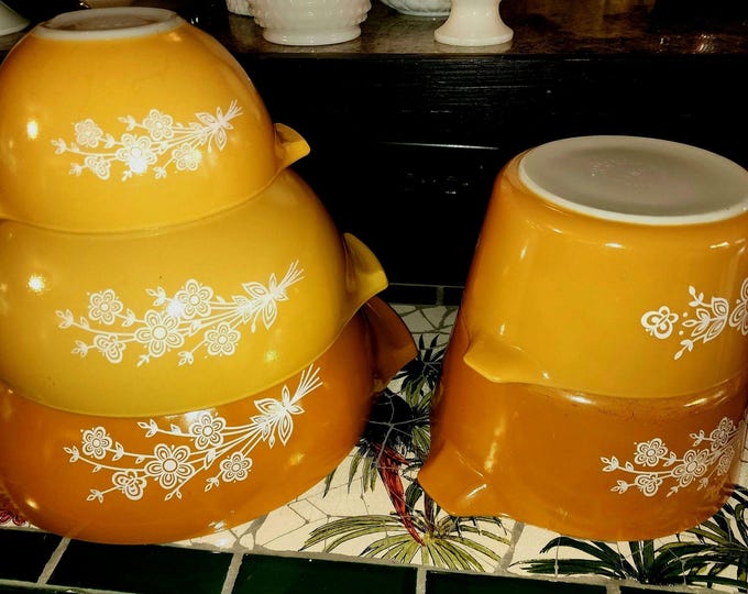 Pyrex, Butterfly Gold, Set of 4, Nesting Bowls, With Pours, Rare ...