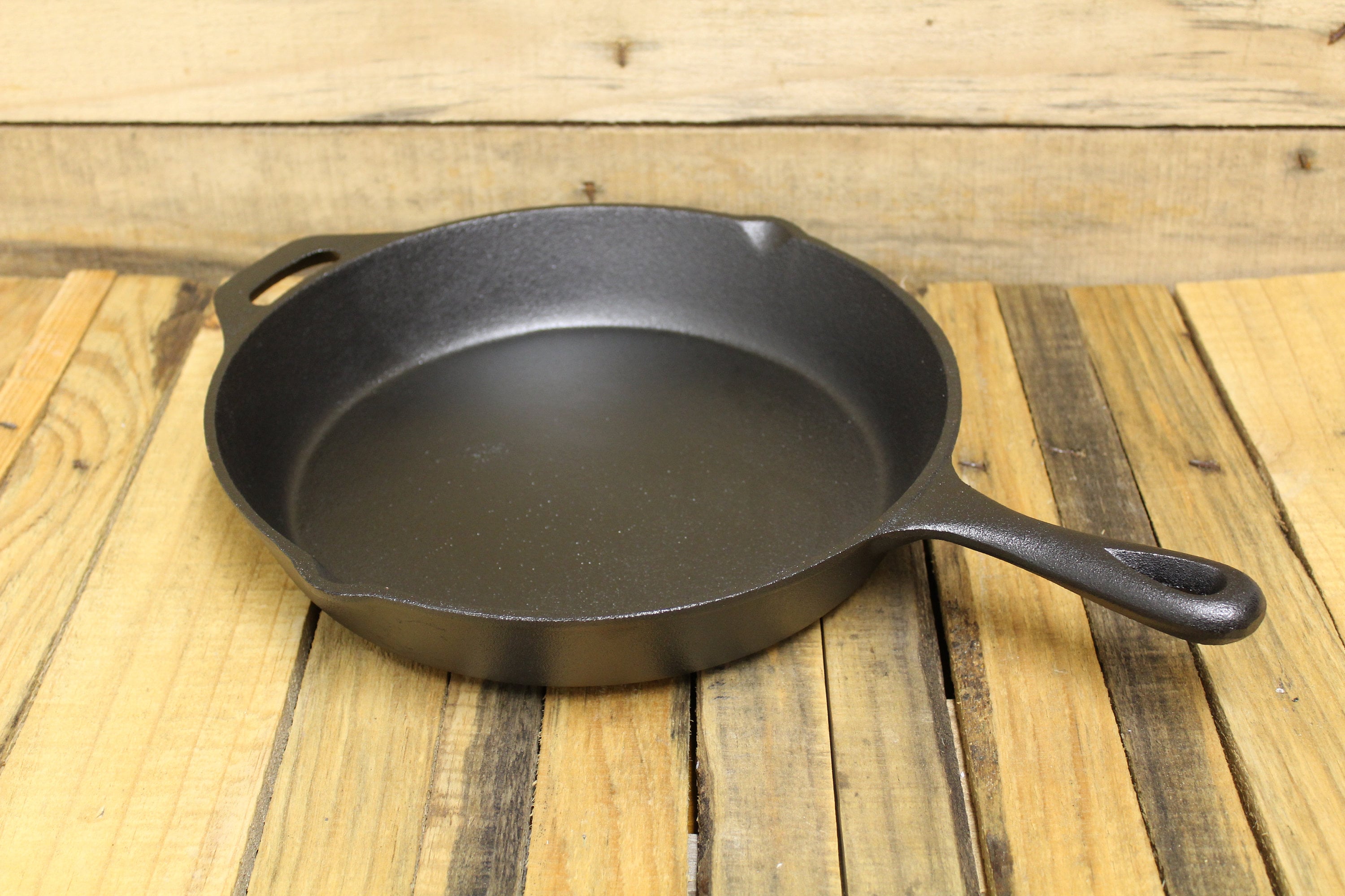 3 Piece Round Cast Iron Skillet Set - Etsy