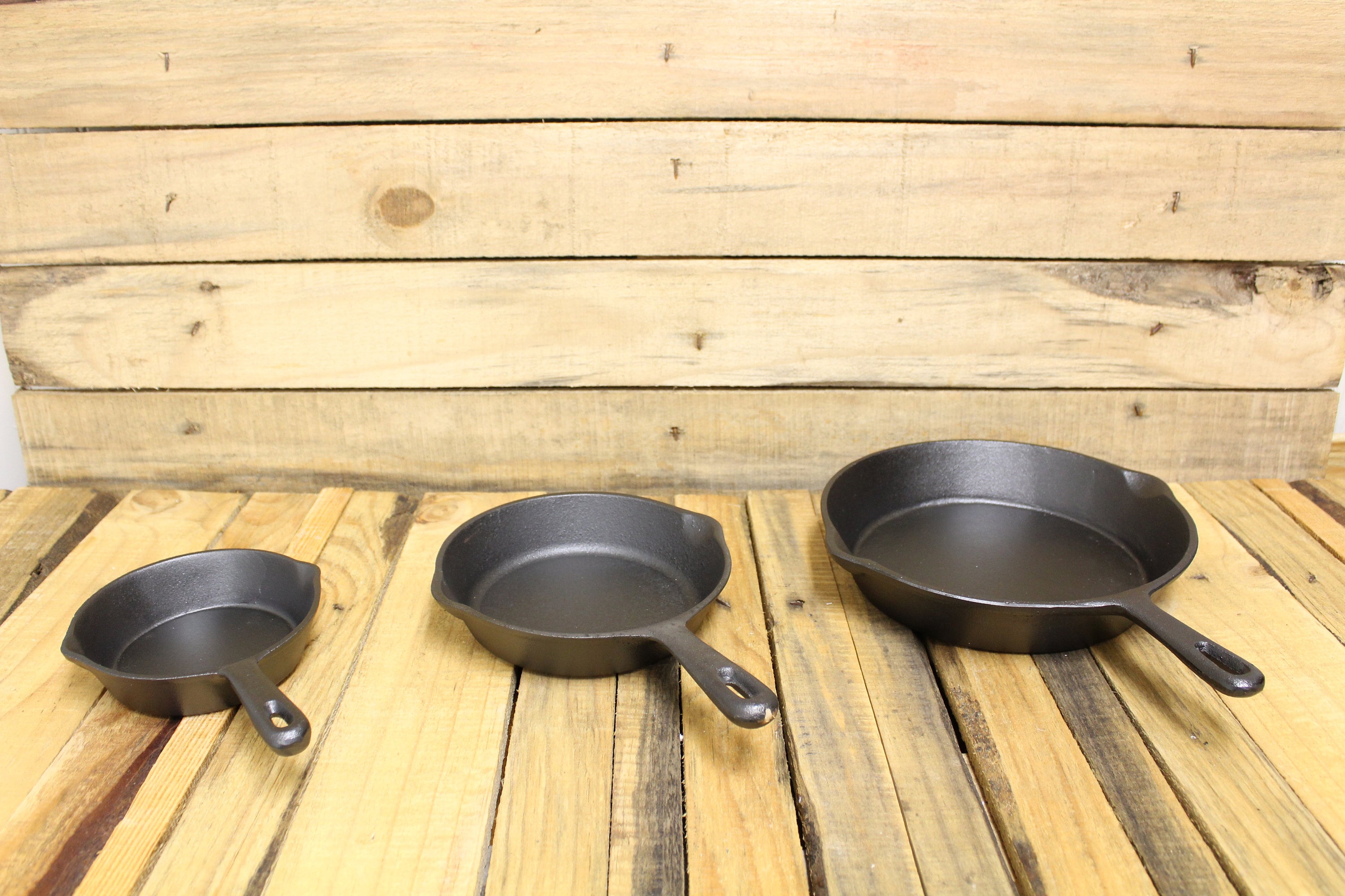 3 Piece Round Cast Iron Skillet Set - Etsy