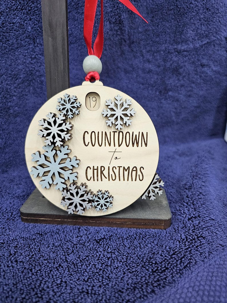 Christmas Countdown Ornament. Snowflakes. Rotate the Center Wheel to ...