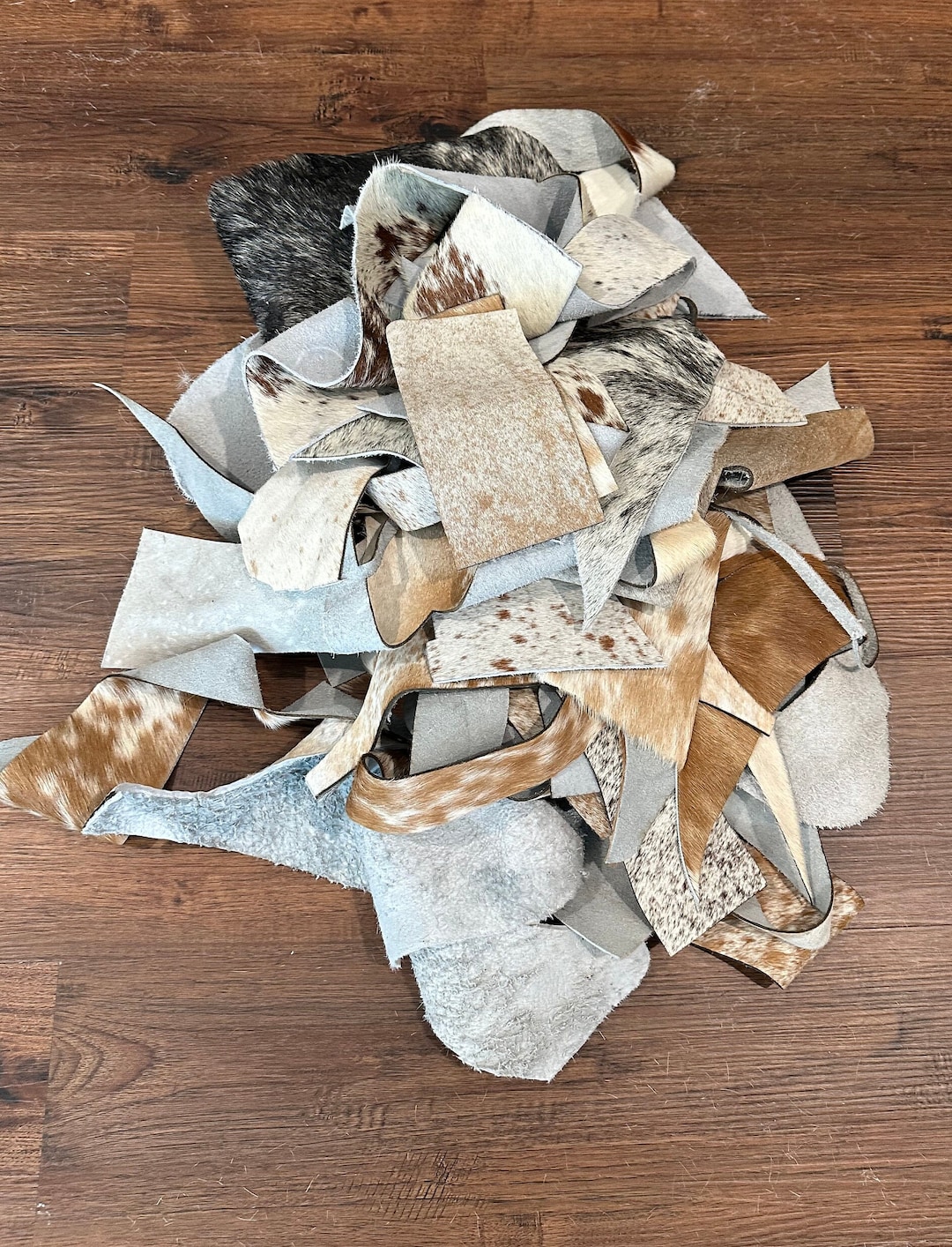 Genuine Cowhide Scraps | 1 Gallon Bag of Cowhide Scraps | 1lb 7.6oz ...