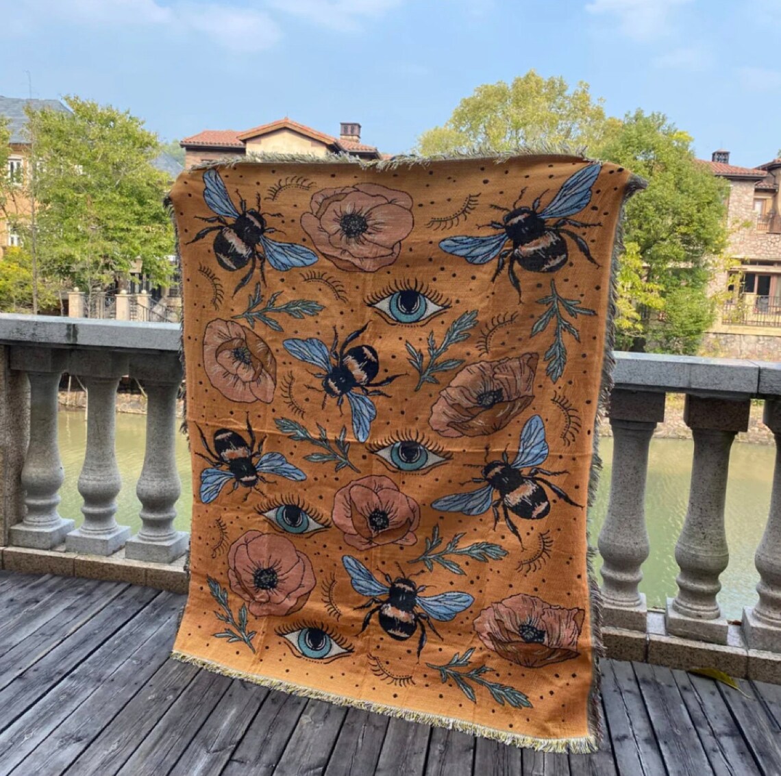 Floral Bee Pattern Woven Throw Blanket, Bee Pattern Woven Throw, Bee ...
