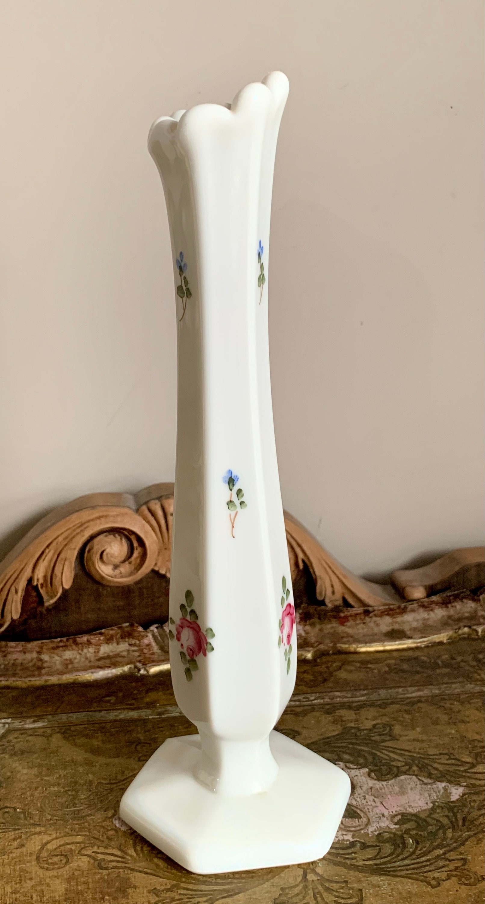 Vintage Westmoreland White Milk Glass Bud Vase Pink Rose Blue Flower ...