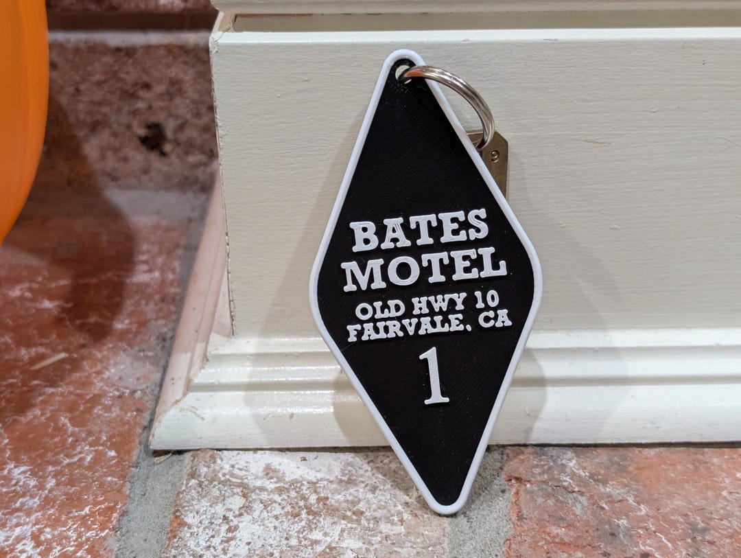Bates Motel Keychain - Horror Movie Inspired Key Tag - Psycho Film ...