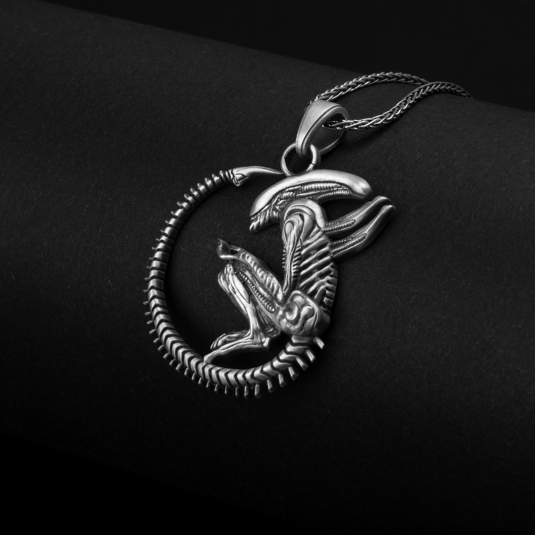 Alien Necklace, Xenomorph Pendant, Sci-fi Jewelry, Extraterrestrial ...
