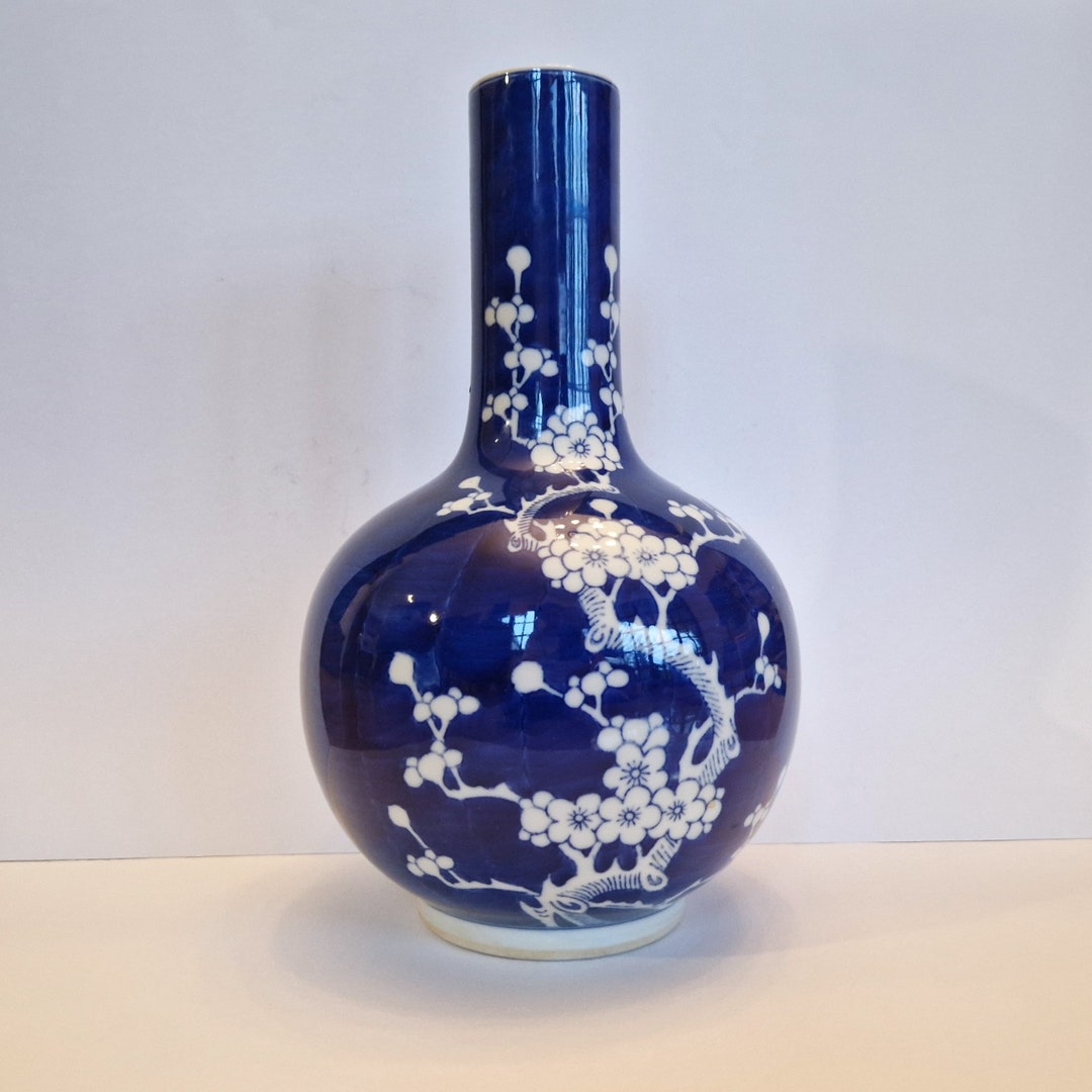 Vintage Chinese Porcelain Vase, Blue and White Bottle Vase 20th Century ...