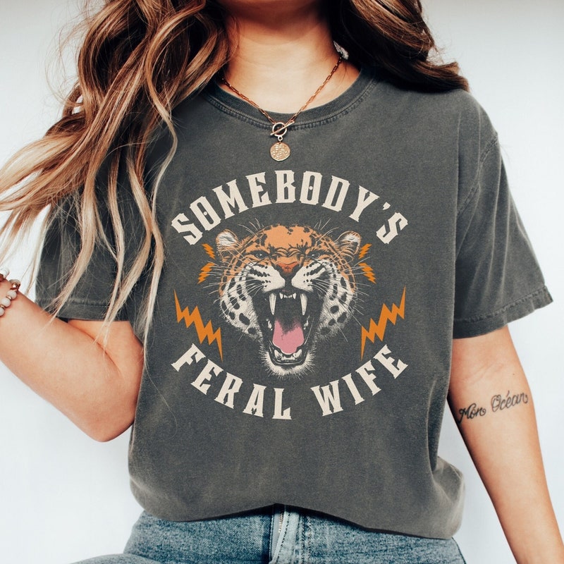 T Shirt Feral Housewife - Etsy