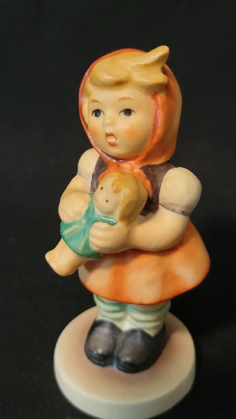 Hummel Figurine "girl With Doll" - Etsy