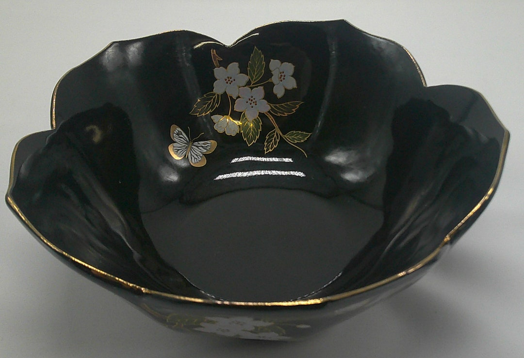 Japanese Bowl in Black, Absolutely Stunning, Hand Painted With Pink and ...